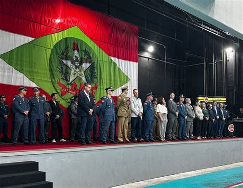 Formatura Do Curso De FormaÇÃo De PraÇas É Marcada Por Homenagens E