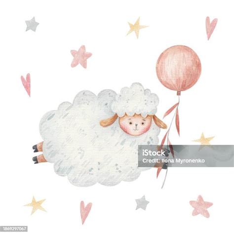 그녀의 손에 공을 가진 귀엽고 곱슬 한 양고기는 여러 가지 빛깔의 별과 하트 어린이 일러스트 수채화 열린 카드 초대장의 어린이 디자인에서 흰색 배경에 날아갑니다 가공의