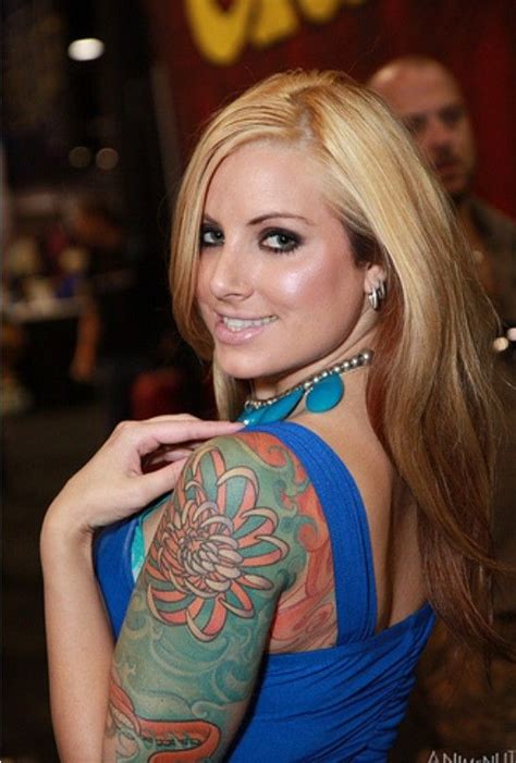 Pin By Robert Nagle On Beautiful Females With Tattoos Beautiful Women Beautiful Tattoos