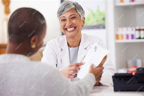 Premium Photo Senior Pharmacist Woman Customer And Paper With Smile