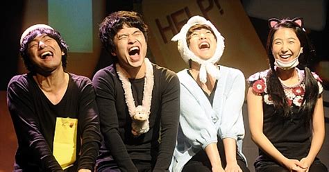 20대 그냥 웃는다