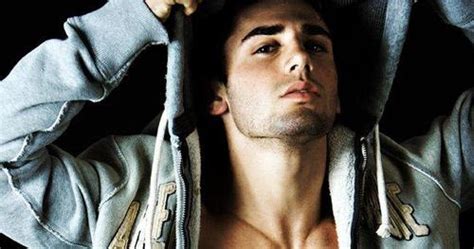Modern Wife Life 10 Reasons Why Girls Love Guys In Hoodies