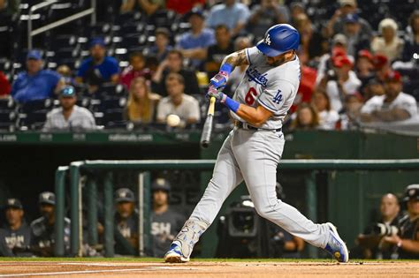 Dodgers News David Peralta Exits Sundays Game Early With Injury