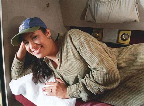 Honoring Selena Quintanilla S Memory Rarely Seen Photos Of The Queen Of Cumbia Belatina