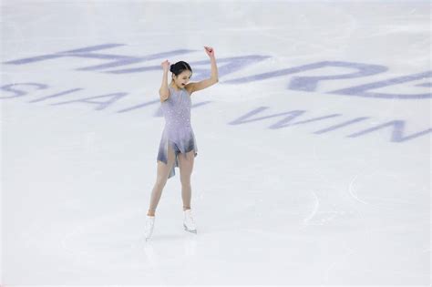 组图：亚冬会女子花滑短节目 朱易亮相优雅动人