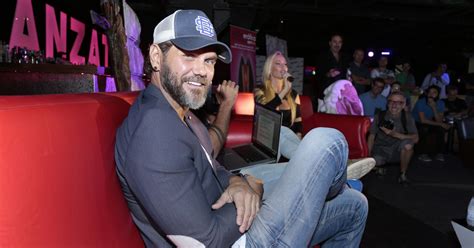 La Historia De Violeta La Hija Transexual De Nacho Vidal Se Hace Libro
