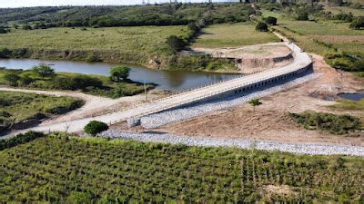 Prefeito Eraldo inaugura Pontilhão de Poço de Pedra e Igreja Nova em