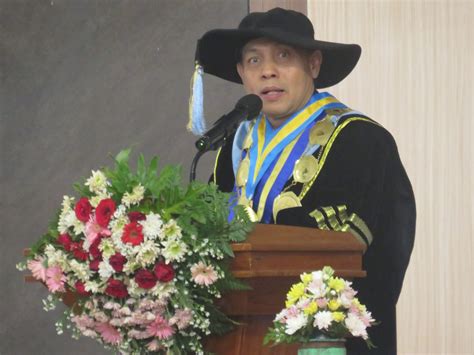 Pada Wisuda Gelombang V Tahun 2023 Rektor Untirta Bacakan Doa Dan Puisi