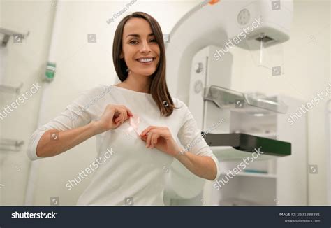 19만개의 여자가슴 로열티 프리 이미지 및 스톡 사진 Shutterstock