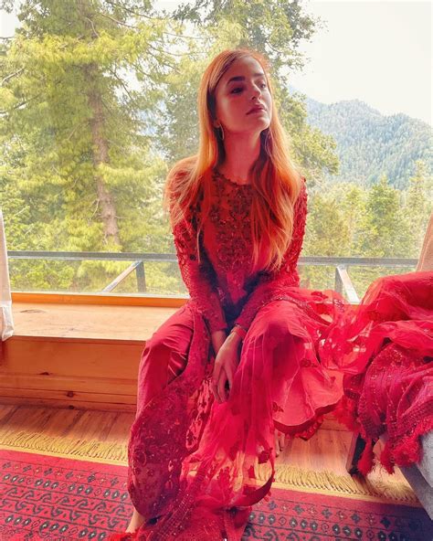 Momina Mustehsans Feet