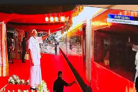 Pm Modi Flags Off Keralas First Vande Bharat Express