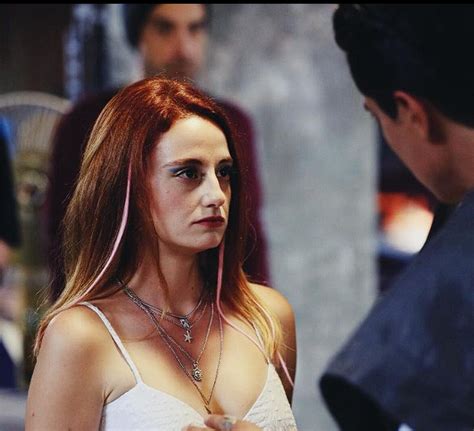 İlk Cinsel Deneyimini Anlattı Annem Gülerek Tepki Verdi Dedi Oyuncu Nazlı Bulum Itirafıyla