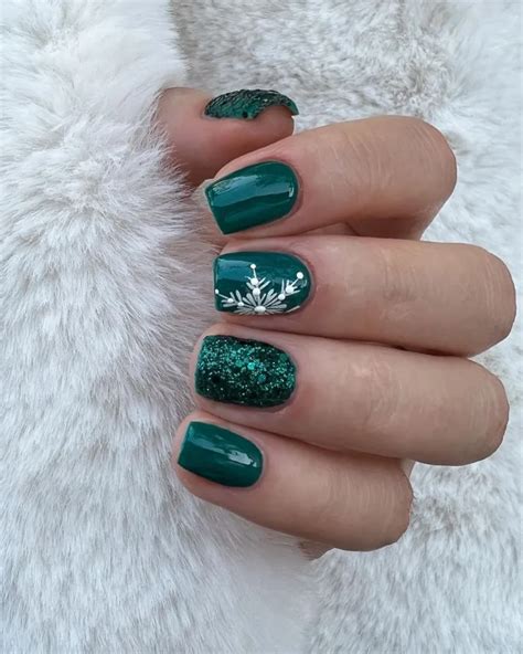 39 Cutest Christmas Nail Designs To Try In 2024 Very Easy Makeup