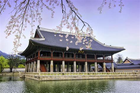4월 1일부터 무료 특별개방이 시작되는 우리나라 최대 누각 건축물인 경복궁 경회루 사진 한국관광공사 건축물 건축 디자인 건축