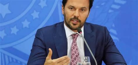 Ministro De Bolsonaro Cita Rádio Do Próprio Pai Em Relatório Ao Tse