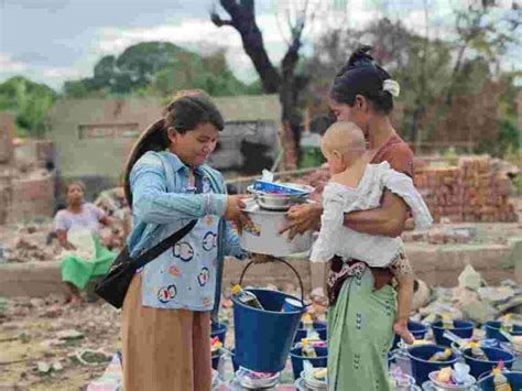 ဆားလင်းကြီးရှိ စစ်ဘေးရှောင် ပြည်သူများကို ဆန်၊ ဆီနှင့် မီးဖိုချောင