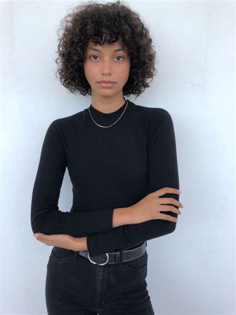 Model Laura B Mmg Models