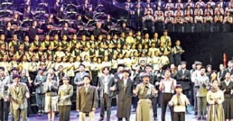 리뷰 음악극 극장 앞 독립군 홍범도 삶보다 극장 자체 의미에 초점