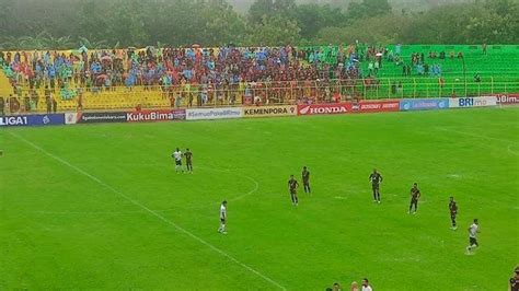 Lapangan Tergenang Air Laga Psm Makassar Vs Rans Nusantara Dihentikan