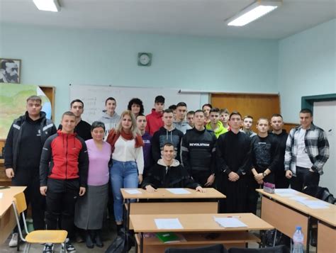 Ученици от Монтана проведоха съдебен процес срещу инфлацията снимки