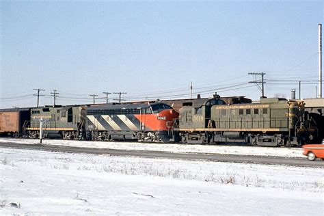 Railpictures Ca Bill Thomson Photo An Eastbound Canadian National Freight Passes Through