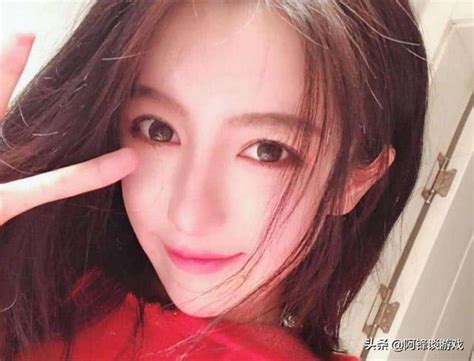 呆妹兒為證明自己不是「老女人」，曬出自己身份證，網友無言以對 每日頭條
