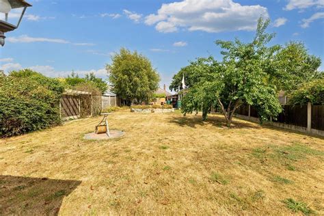 Pilcox Hall Lane Tendring Co16 0 3 Bed Detached Bungalow For Sale £435 000