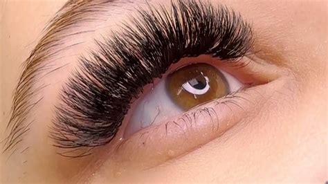 اکستنشن مژه استایل کیم کارداشیان در مرکز سارا دماوندی نماشا