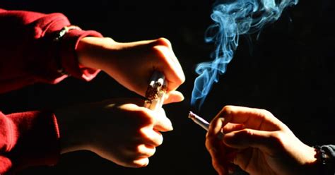 중국 흡연 천국은 옛말전국 공공장소 금연 시행 눈앞에