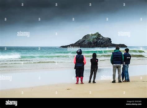 Famille Debout Sur La Plage Banque De Photographies Et Dimages à Haute