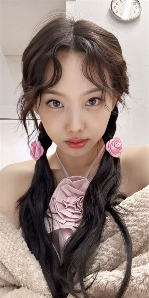Pin Oleh Shinobu Oshino Di Im Nayeon Kecantikan