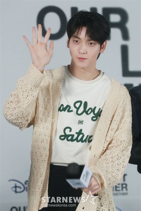 투바투 수빈 매력적인 손인사 ★포토 스타뉴스