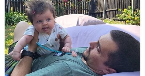 Алберт заведе бебето на море