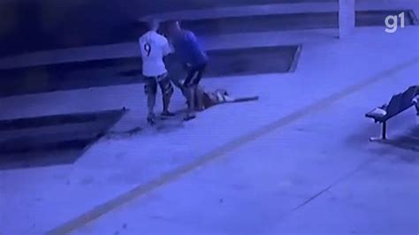 VÍDEO mostra homem sendo arrastado e espancado por dupla antes de ser