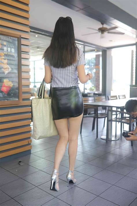 [매직미러 거리사진] No 003 가죽스커트 긴다리미인 V2ph