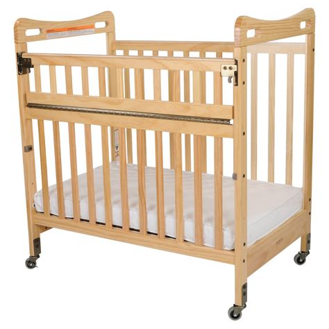 Safe And Sound™ Easyreach™ Compact Crib
