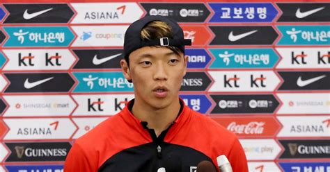 어깨문신 황희찬 출국 다시 주전경쟁손흥민과 맞붙을까