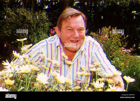 Terry Scott Comedy Actor In His Garden At Home Dbase Msi Mirrorpix