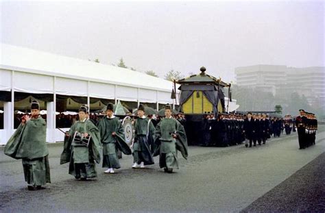 直击日本裕仁天皇葬礼场面盛大百人抬棺全国多人为他殉死 搜狐大视野 搜狐新闻