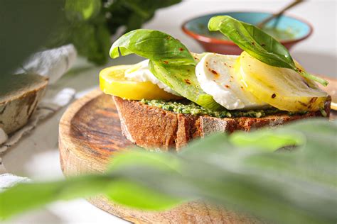 TOMATO MOZZARELLA TOAST WITH HOMEMADE PESTO Mimosas Delight