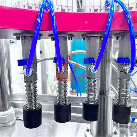 4 중국 제조업체의 충전 압력 테스트 및 청소 헤드 기능을 갖춘 에어로졸 Bov 충전 기계 Wejing Machinery