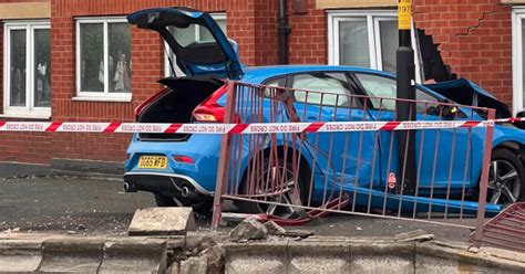 Volvo Crashes Into Birmingham Flats Birmingham Live