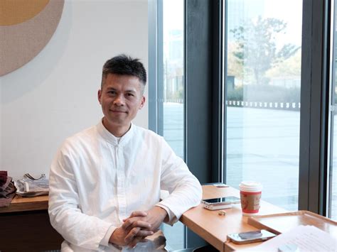 英文导游的2025|徐朱成:带着 百宝箱”,让世界拥抱中国 英文导游的2025|徐朱成:带着 百宝箱”,让世界拥抱中国