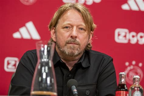 Mislintat Waarschuwt Ajax Aanhang Soccernews Nl