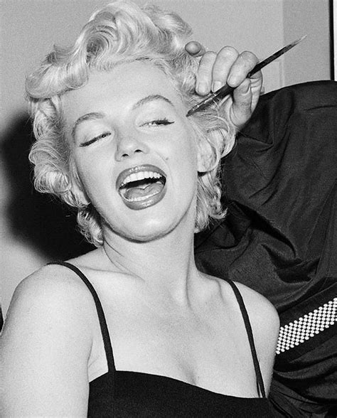 Marilyn Monroe In 1954 Marilyn Monroe Curly Hair Marilyn Monroe