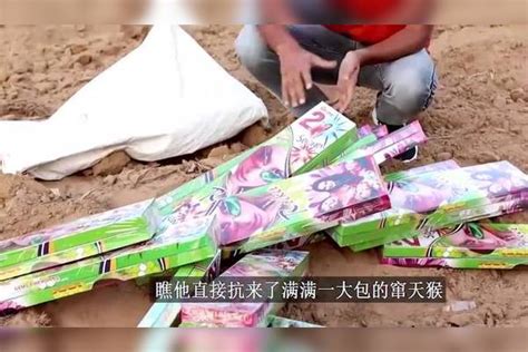 小哥脑洞大开，将300支 窜天猴”同时点燃，下一秒精彩开始了！点燃