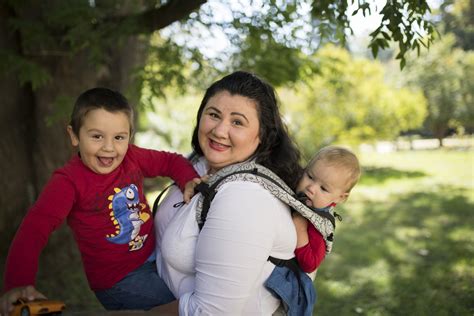 Списание 9 Месеца Всичко за бременността раждането и отглеждането на децата