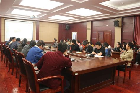 法学院组织师生党员观看学习《榜样4》 法学院