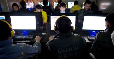 Cerita Panas Nikmatnya Sex Dengan 2 Pemilik Warnet