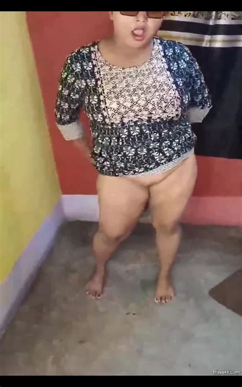 Desi Jaw Dropping Bhabhi Demonstrates Her Assets Hotntubes Com